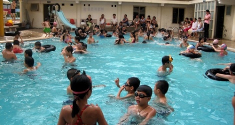 Đi bơi ở bể bơi có bị lây bệnh lây truyền qua đường tình dục?