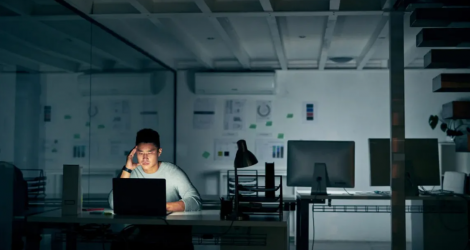 Người làm việc ca đêm tăng nguy cơ bị béo phì và cách giảm tác hại