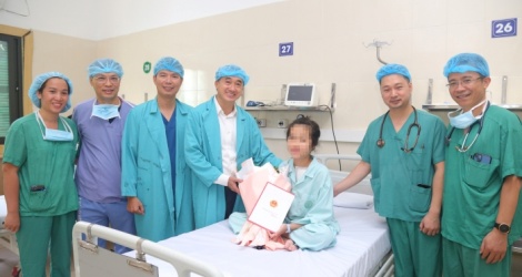 Thứ trưởng Bộ Y tế thăm các bệnh nhân ghép tạng đặc biệt tại Bệnh viện ...